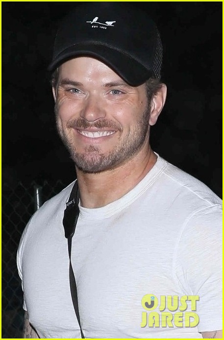 Kellan Lutz & Ryan Phillippe Show Off Their Muscles at Coachella ...