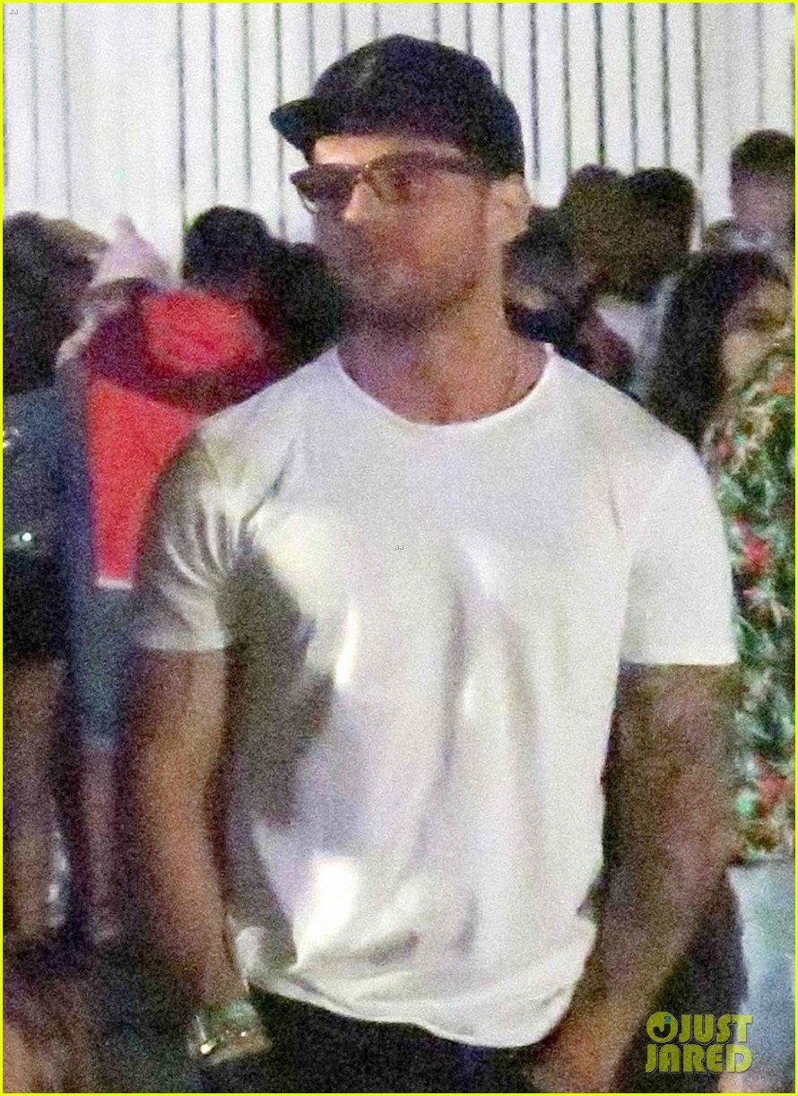 Kellan Lutz & Ryan Phillippe Show Off Their Muscles at Coachella ...