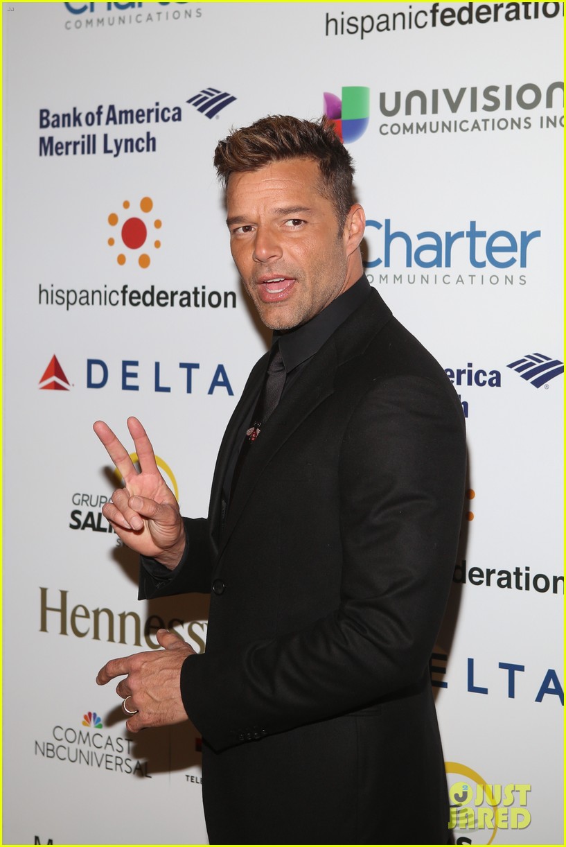 Ricky Martin & Lin-Manuel Miranda Suit Up for Hispanic Foundation Gala ...