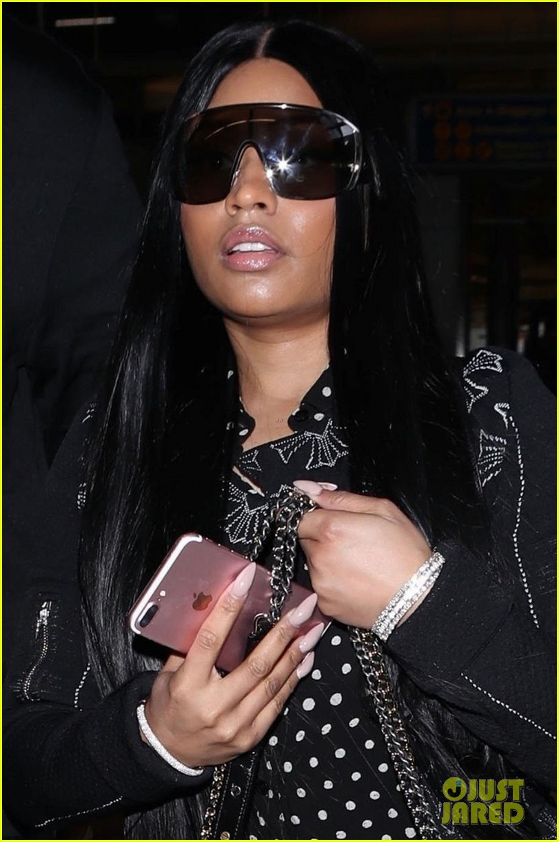 Nicki Minaj Makes Rare Outing at LAX Airport: Photo 4059695 | Nicki ...