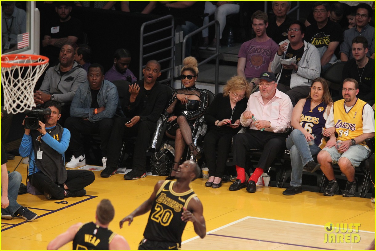 Nicki Minaj Sports Bold Studded Leather Look at Lakers Game: Photo ...
