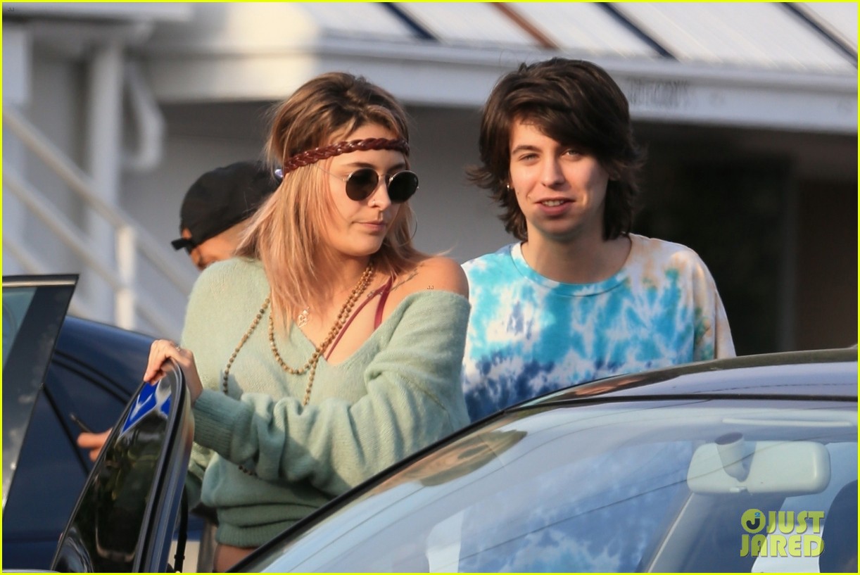 Paris Jackson Looks Chic While Stepping Out to Lunch With Gary Oldman's ...