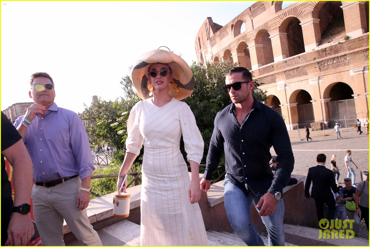 Katy Perry & Orlando Bloom Visit the Colosseum in Rome!: Photo 4074062 ...