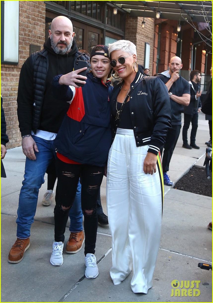 Pink Stops to Sign Autographs & Take Photos with Her Fans!: Photo ...