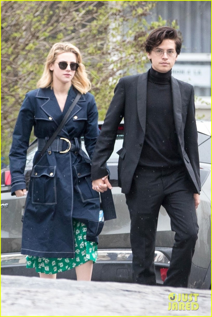 Riverdale's Cole Sprouse & Lili Reinhart Spotted Kissing in Paris!: Photo 4059958 | Cole Sprouse ...