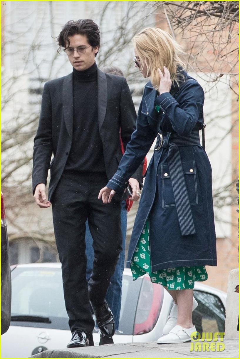 Riverdale's Cole Sprouse & Lili Reinhart Spotted Kissing in Paris!: Photo 4059960 | Cole Sprouse ...