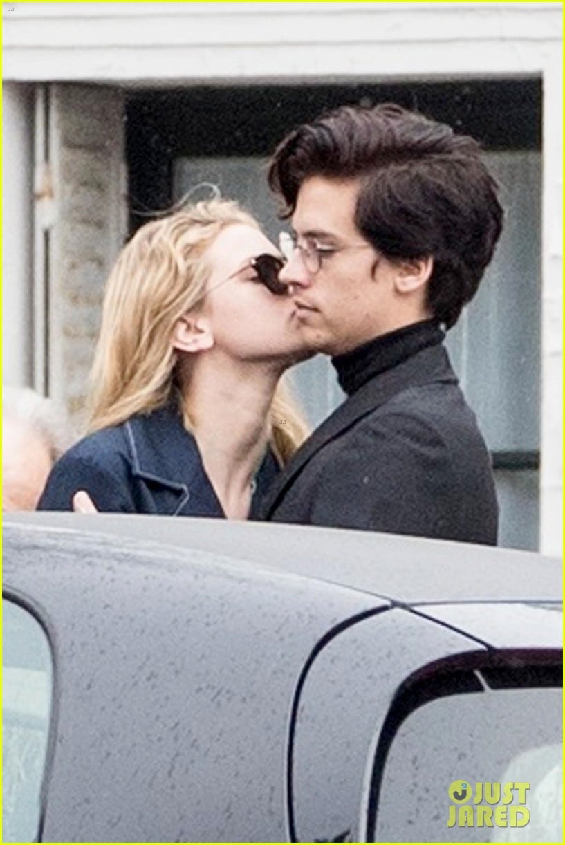 Riverdale's Cole Sprouse & Lili Reinhart Spotted Kissing in Paris!: Photo 4059961 | Cole Sprouse ...