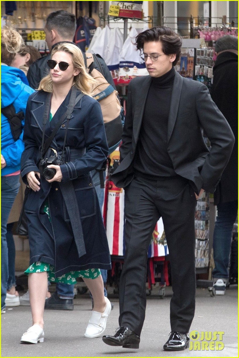Riverdale's Cole Sprouse & Lili Reinhart Spotted Kissing in Paris!: Photo 4059962 | Cole Sprouse ...