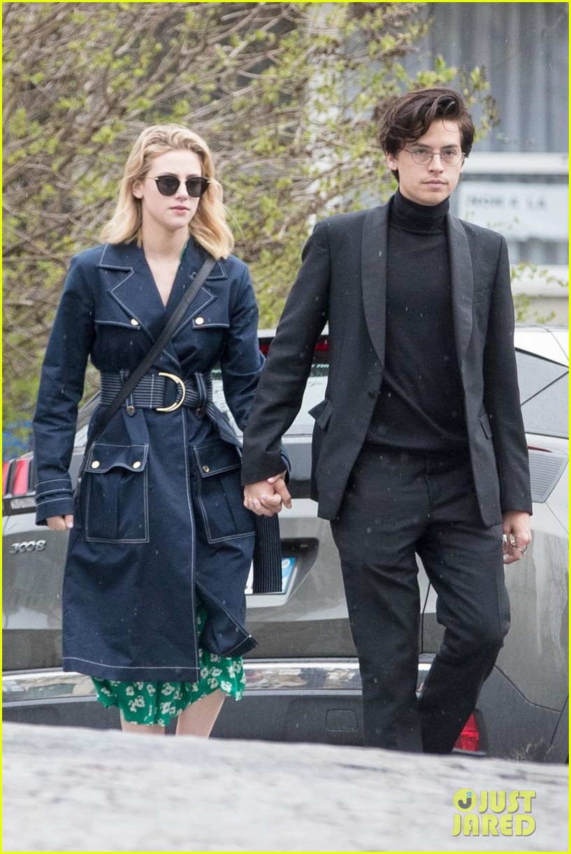 Riverdale's Cole Sprouse & Lili Reinhart Spotted Kissing in Paris!: Photo 4059975 | Cole Sprouse ...