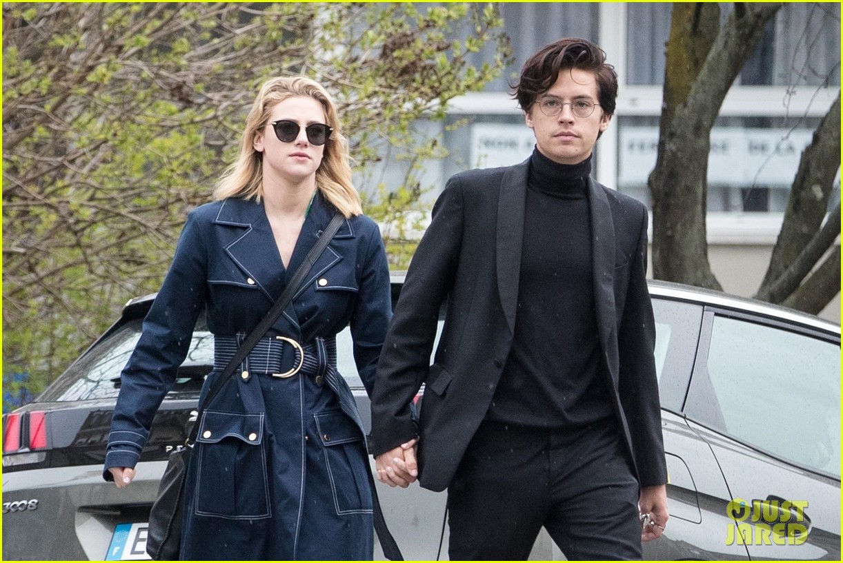 Riverdale's Cole Sprouse & Lili Reinhart Spotted Kissing in Paris!: Photo 4059976 | Cole Sprouse ...