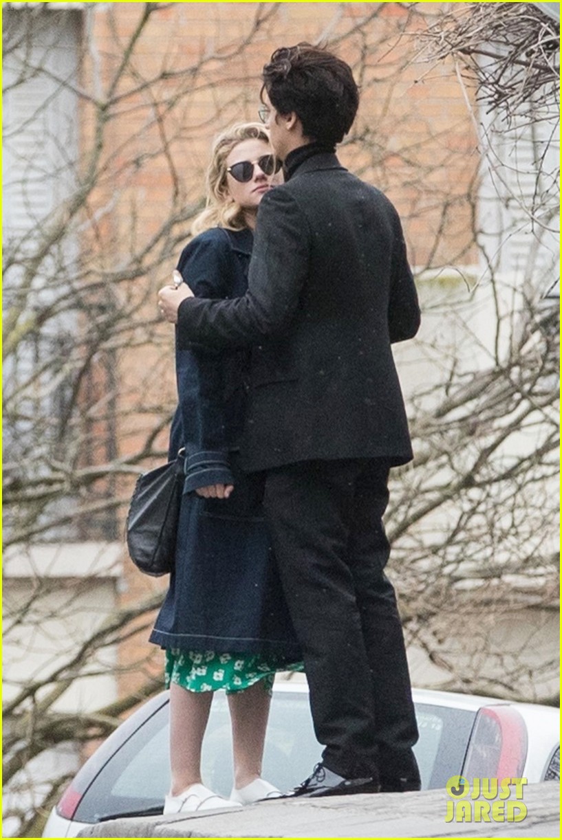 Riverdale's Cole Sprouse & Lili Reinhart Spotted Kissing in Paris!: Photo 4059977 | Cole Sprouse ...