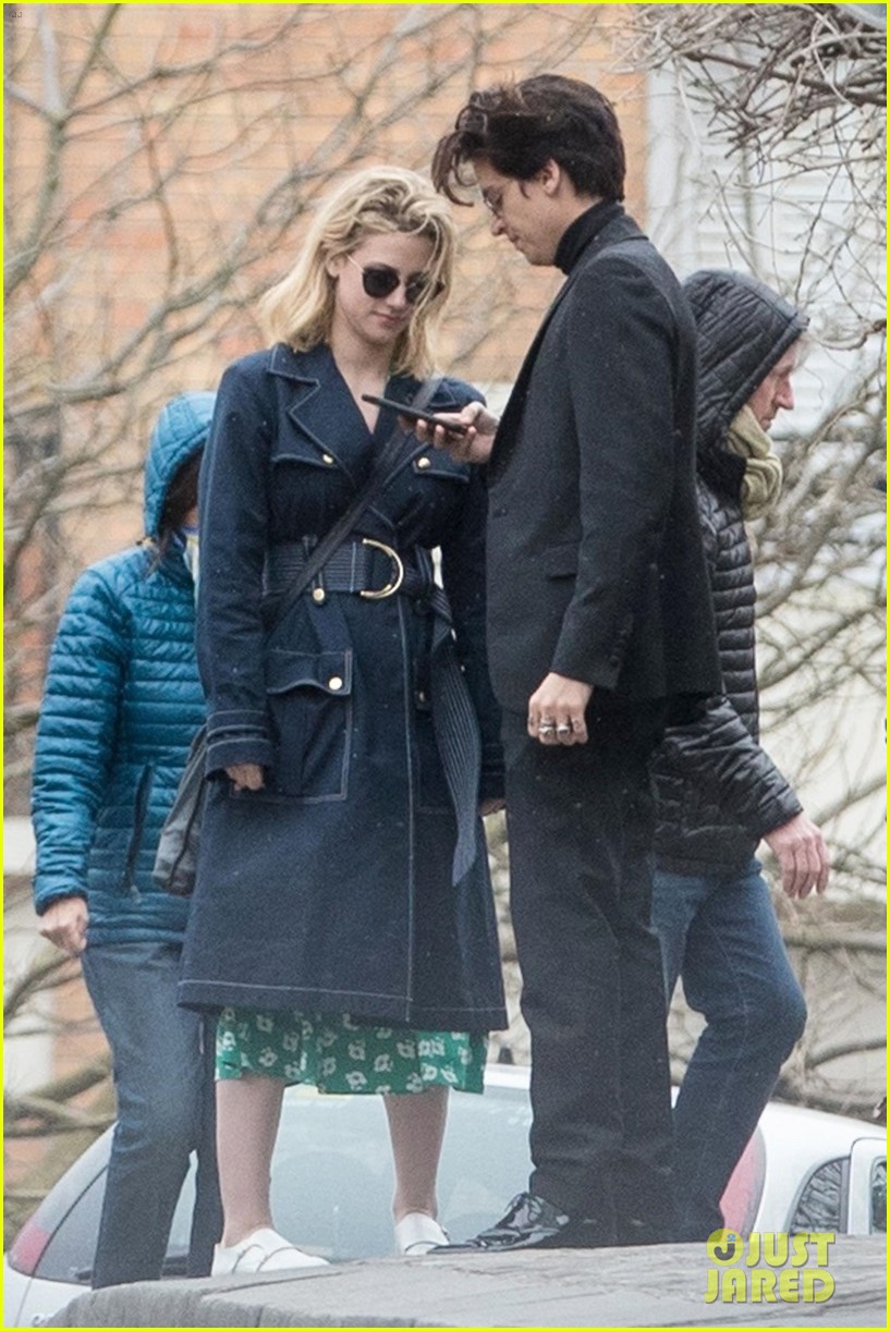 Riverdale's Cole Sprouse & Lili Reinhart Spotted Kissing in Paris!: Photo 4059983 | Cole Sprouse ...