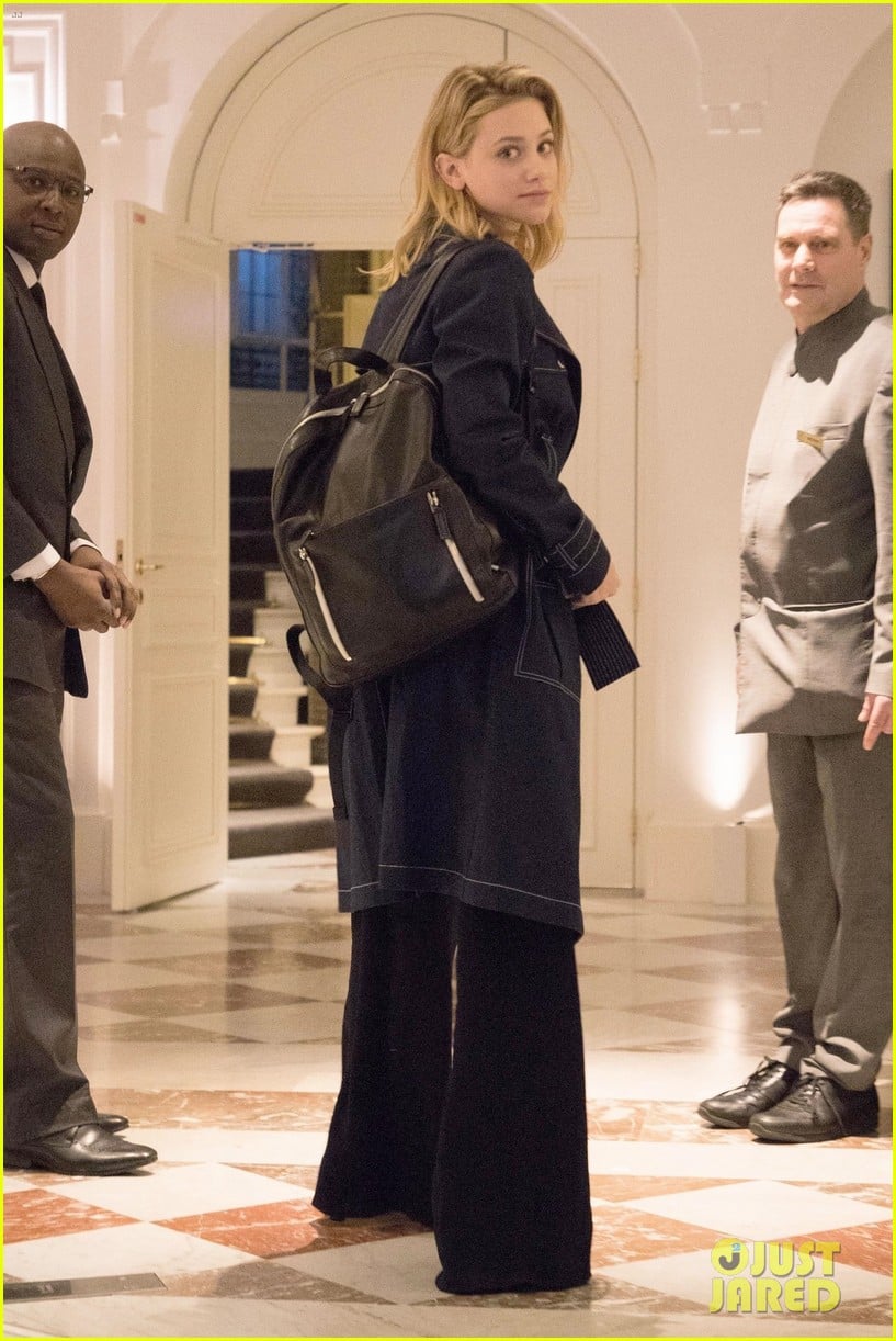 Riverdale's Cole Sprouse & Lili Reinhart Spotted Kissing in Paris!: Photo 4059995 | Cole Sprouse ...