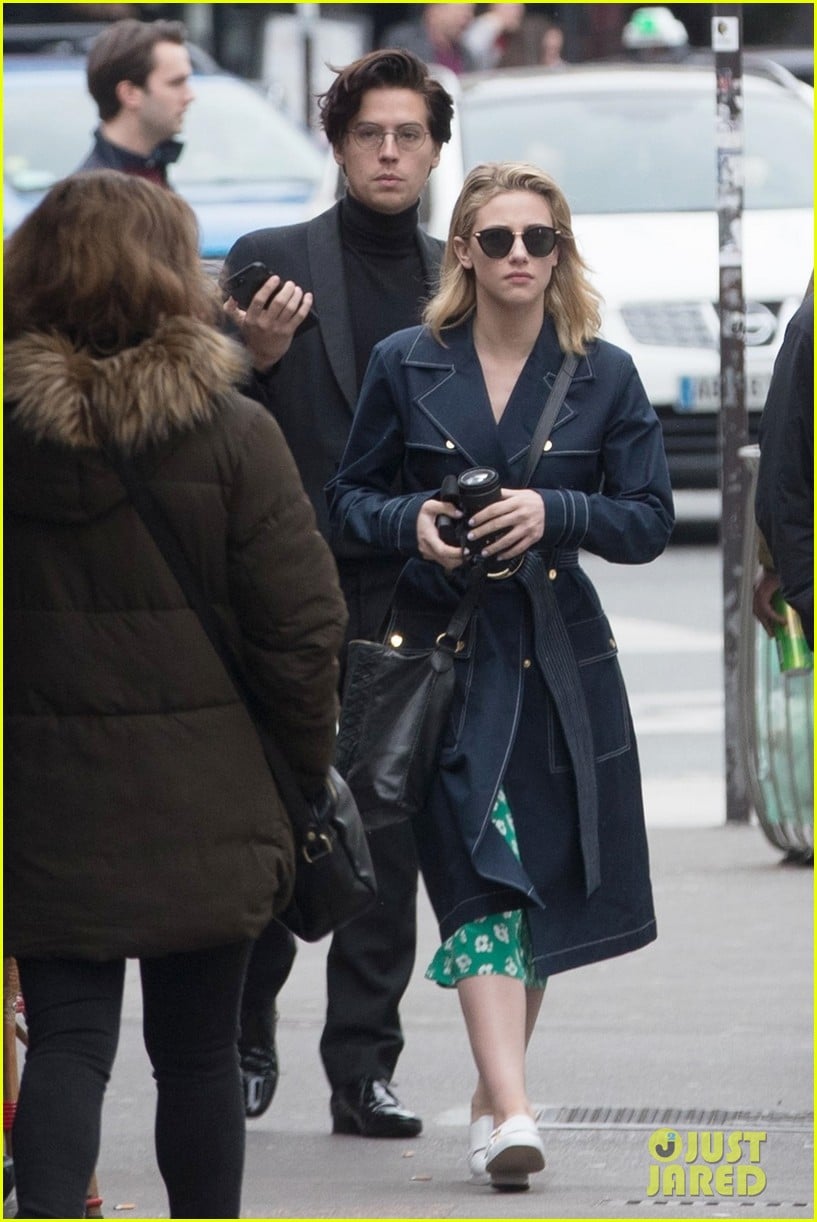 Riverdale's Cole Sprouse & Lili Reinhart Spotted Kissing in Paris!: Photo 4060014 | Cole Sprouse ...