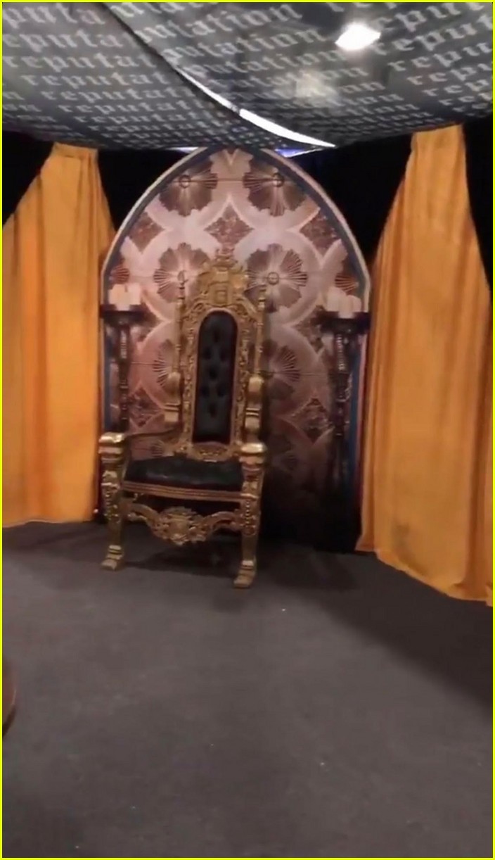 Taylor Swift Reveals 'Reputation Tour' Backstage Rep Room: Photo ...