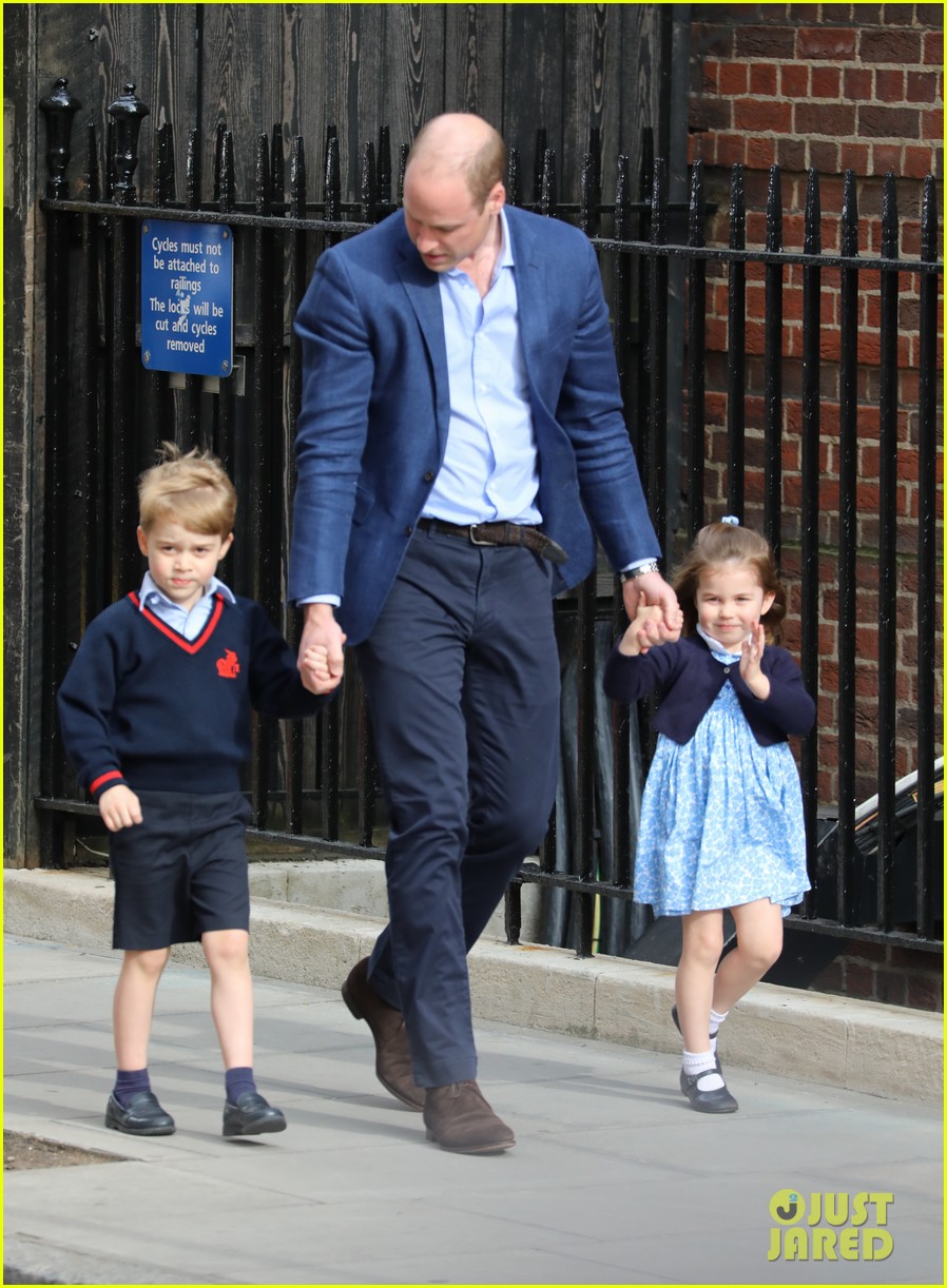 Prince George & Princess Charlotte Arrive to Meet Their New Baby ...