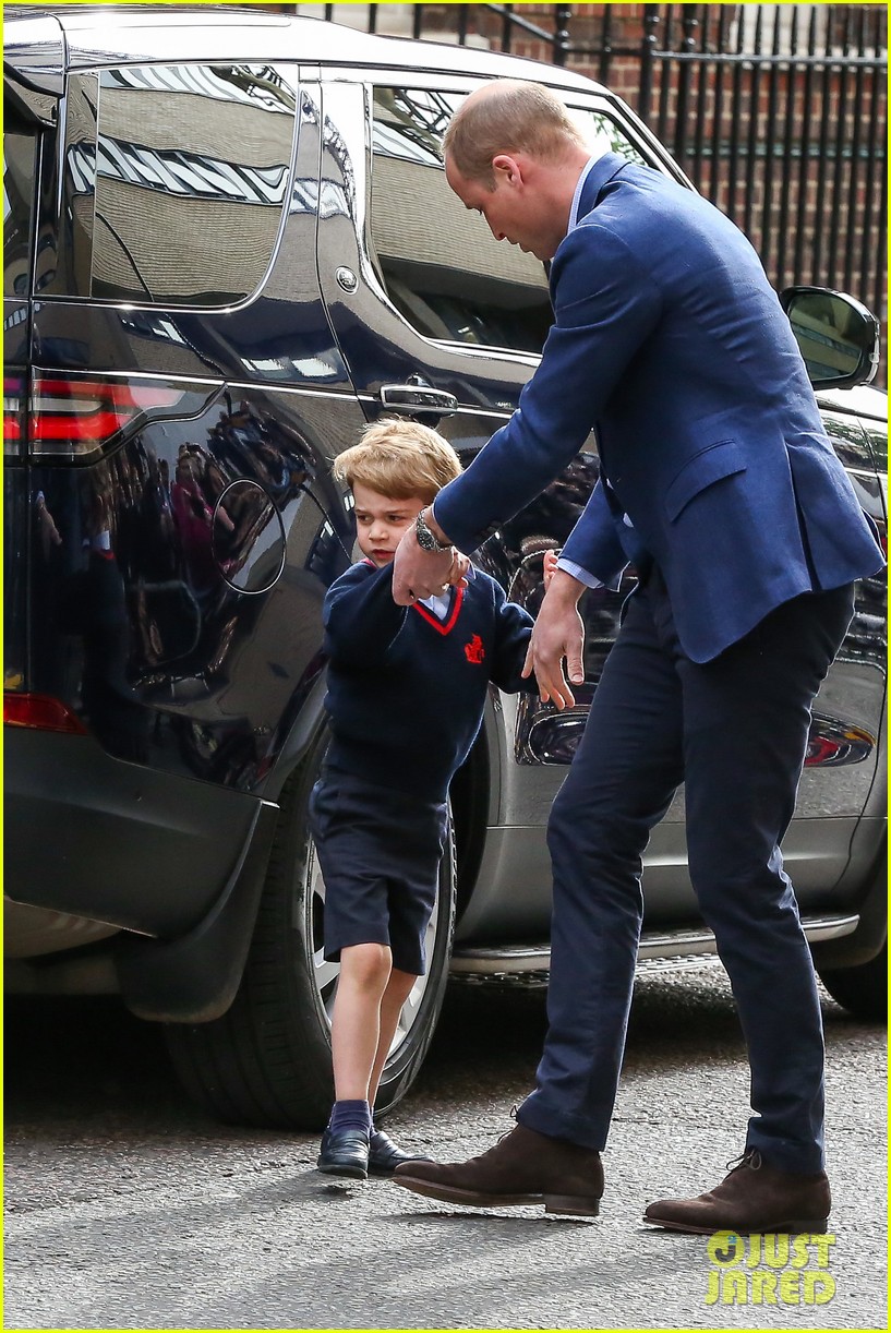 Prince George & Princess Charlotte Arrive to Meet Their New Baby ...