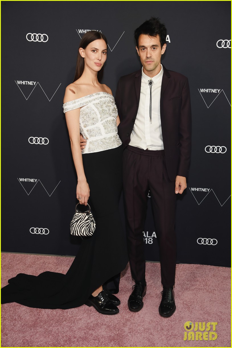 Hailey Baldwin Looks Sleek in Black Leather Dress at Whitney Gala 2018 ...