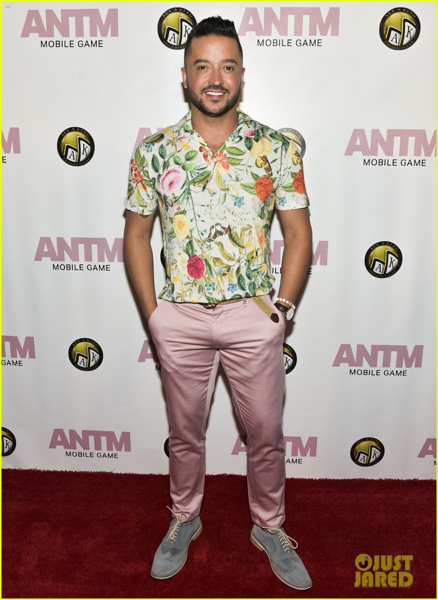 Tyra Banks Launches 'America's Next Top Model' Mobile Game!: Photo ...