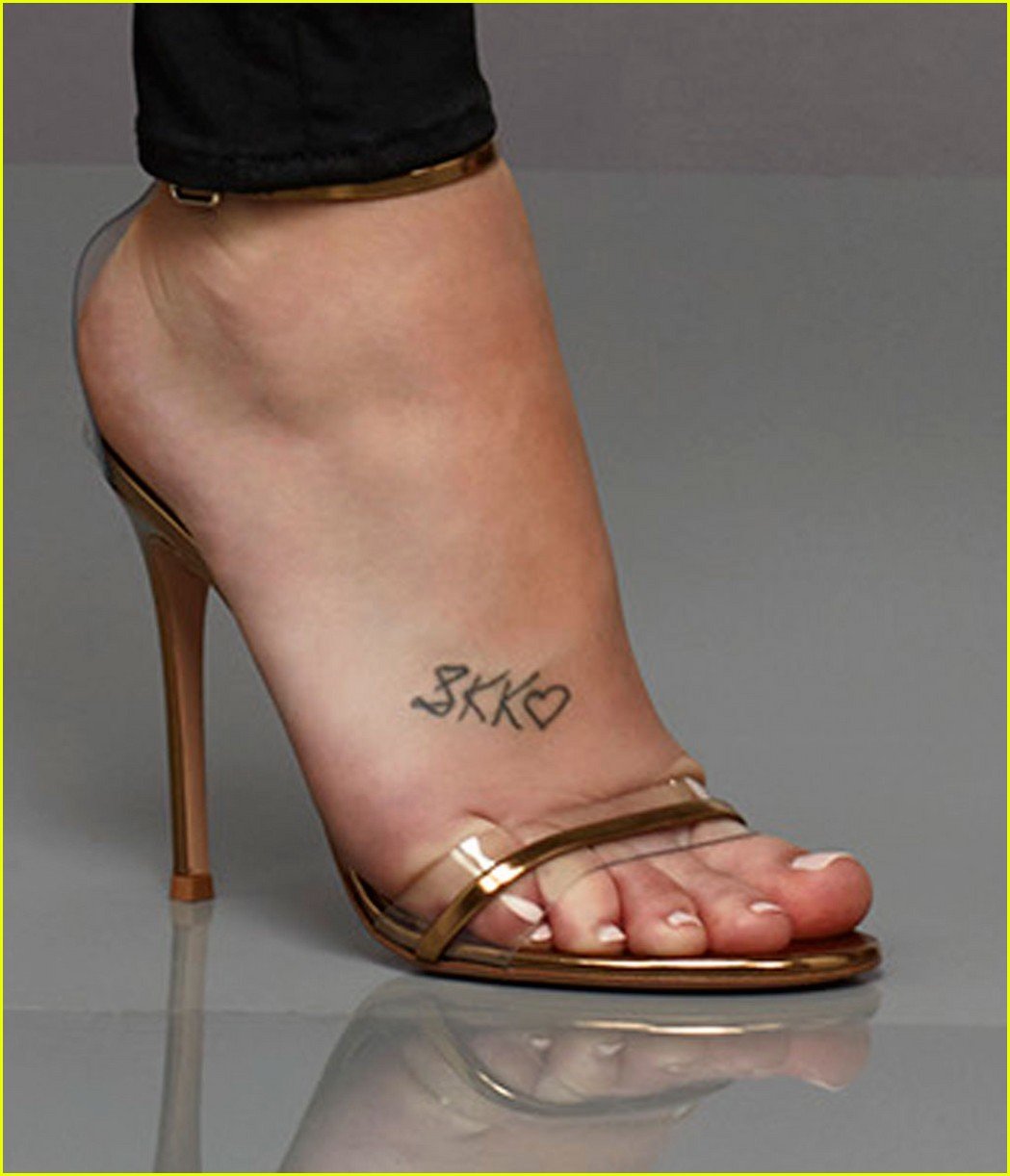 The Bachelorette's Becca Kufrin Has Four Tattoos - See Photos!: Photo ...