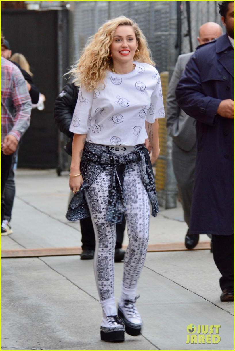 Miley Cyrus Opens Up About Controversial Vanity Fair Photo Video Photo 4075977 Jimmy