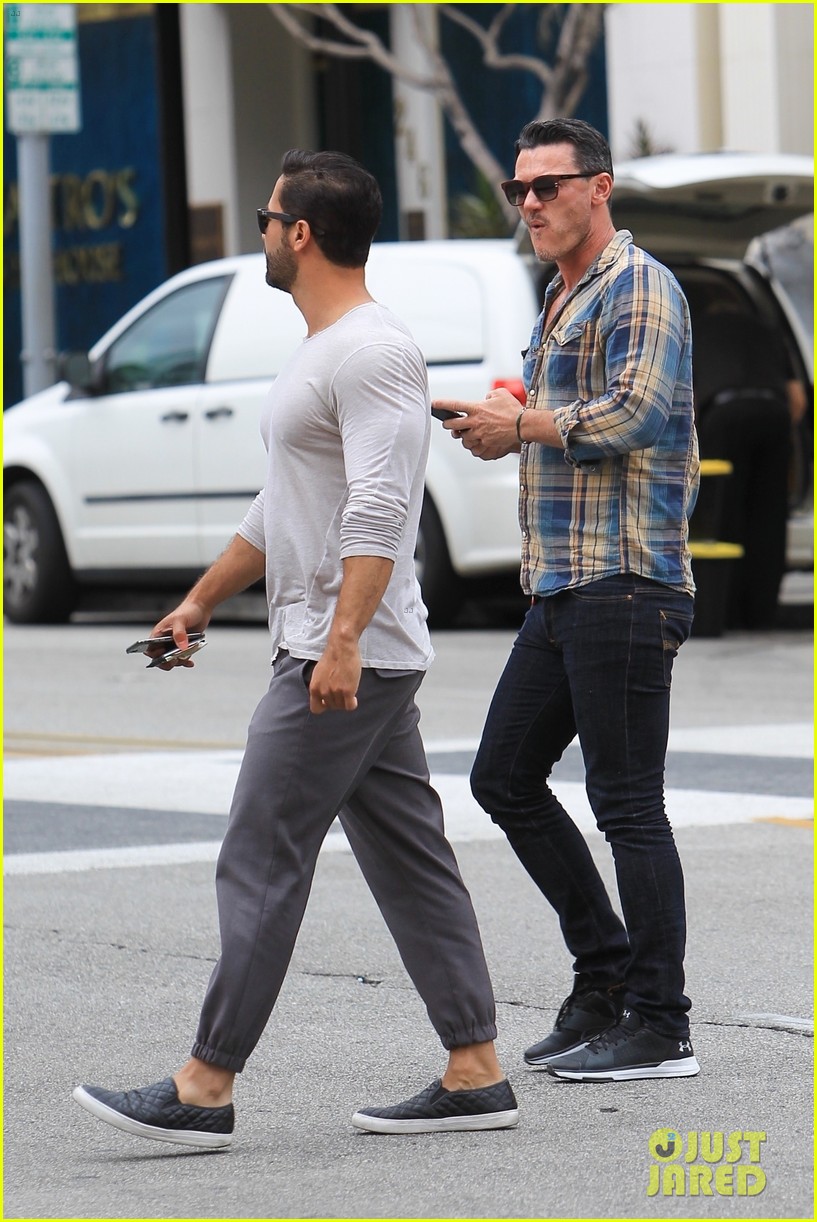 Luke Evans & Rumored Boyfriend Victor Turpin Grab Sushi at Sugarfish ...