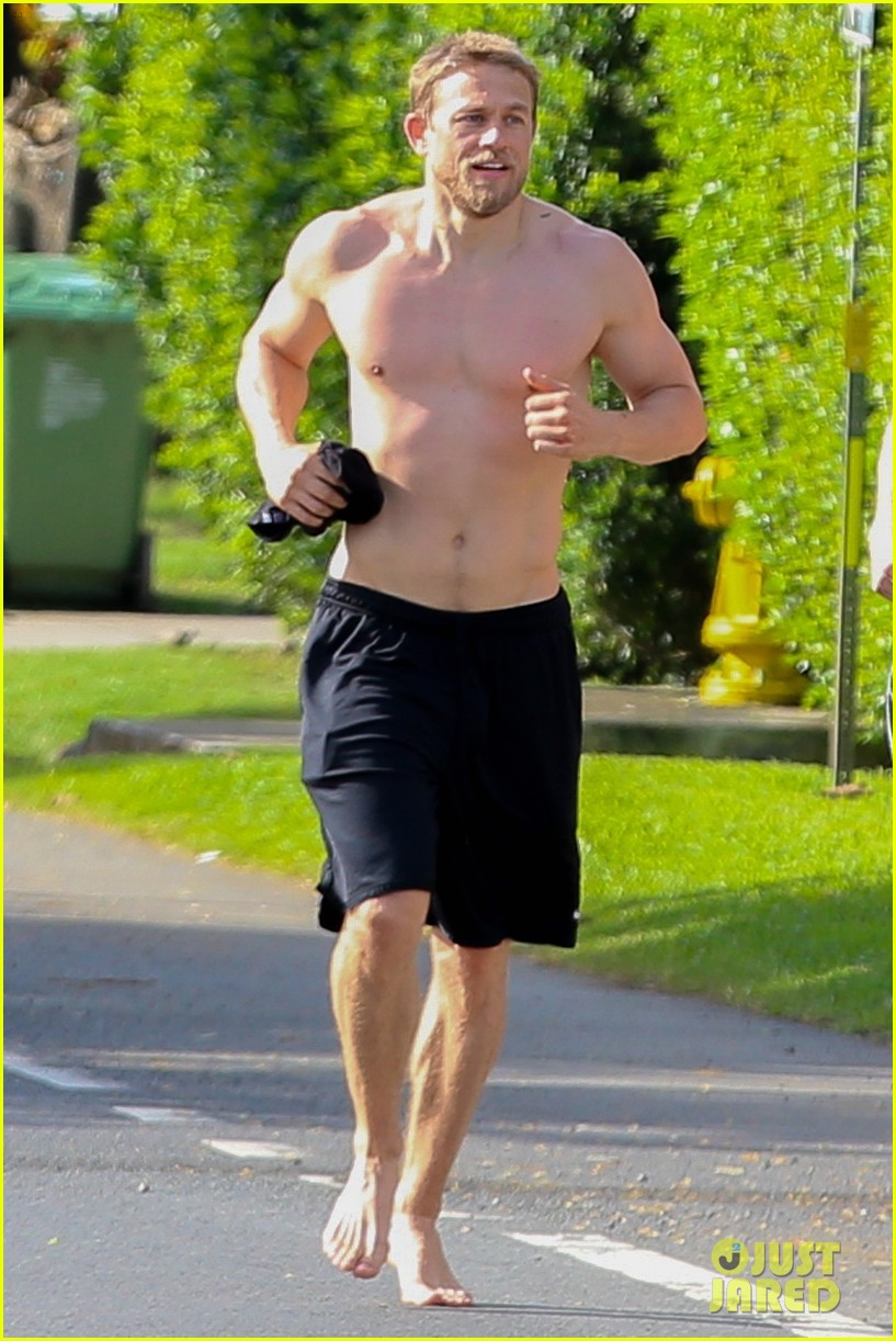 Charlie Hunnam & Garrett Hedlund Go Shirtless for Their Run!: Photo ...