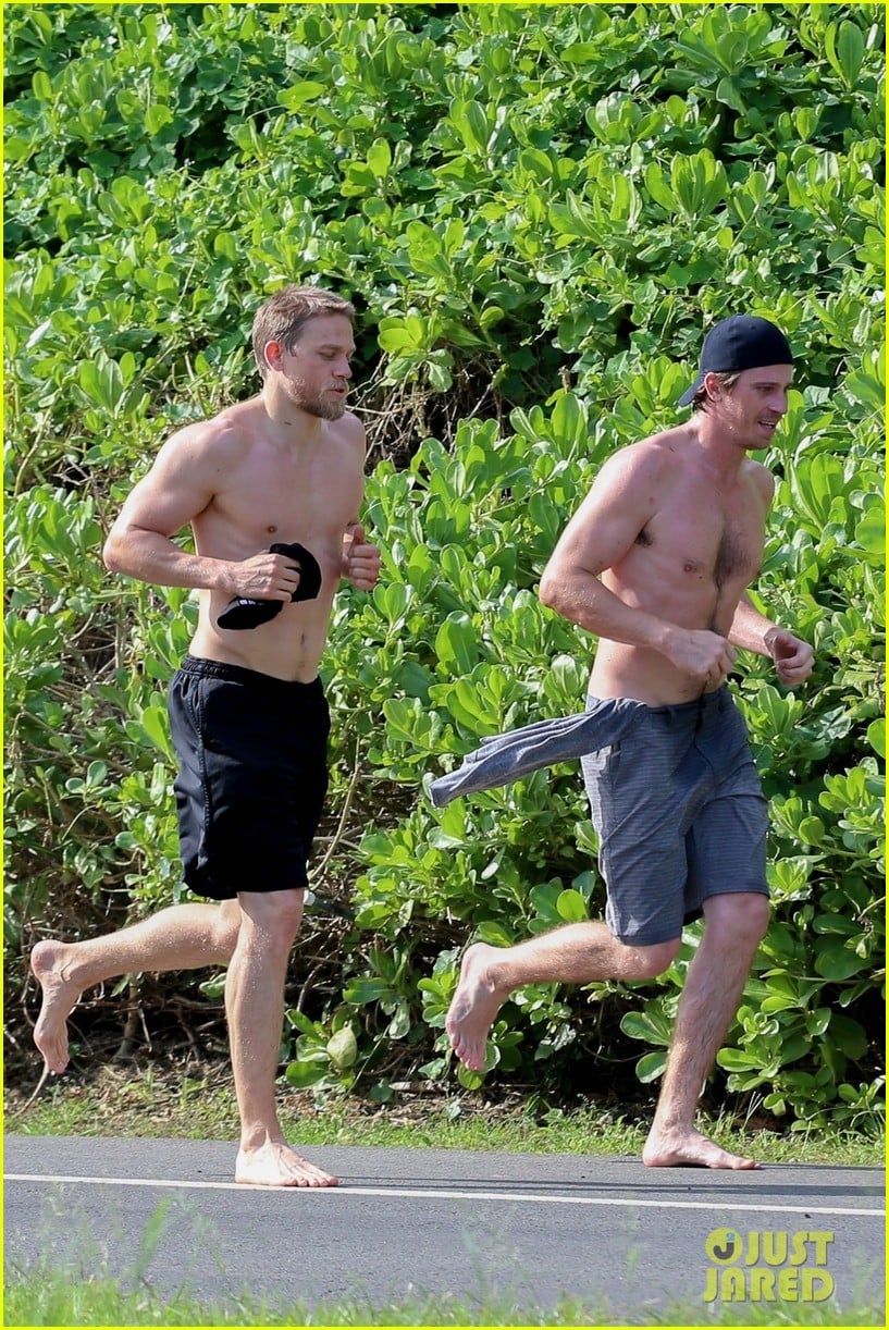 Charlie Hunnam & Garrett Hedlund Go Shirtless for Their Run!: Photo ...