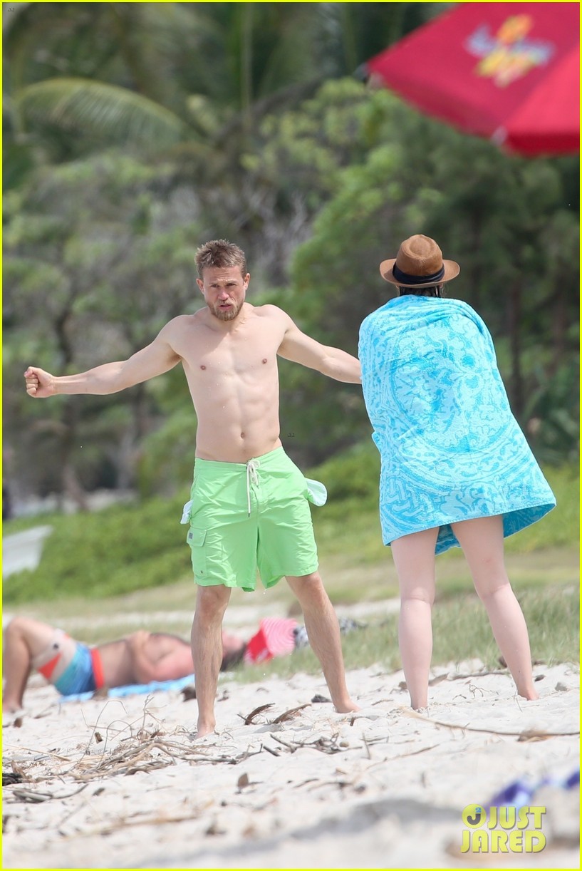 Charlie Hunnam Reunites with Morgana McNelis in Hawaii - See the PDA ...
