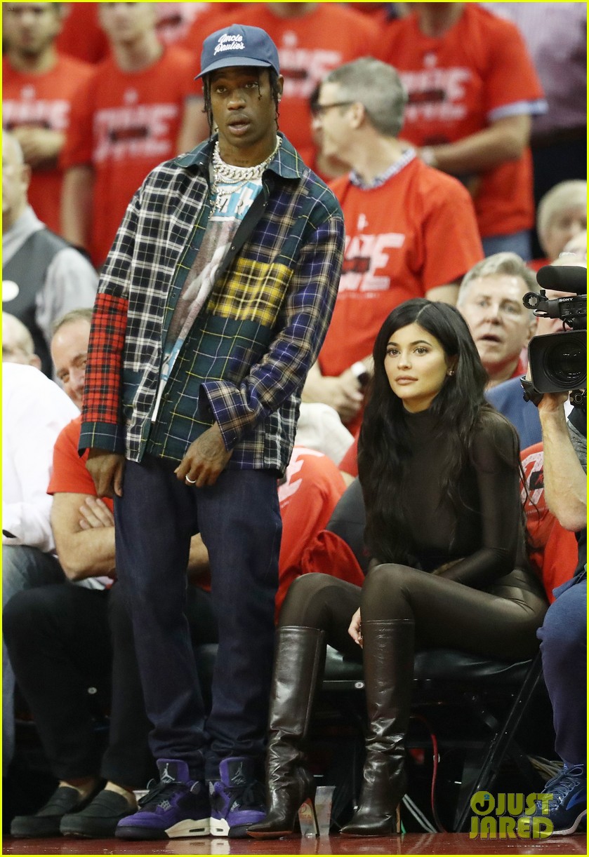 Kylie Jenner & Boyfriend Travis Scott Attend Houston Rockets Game ...