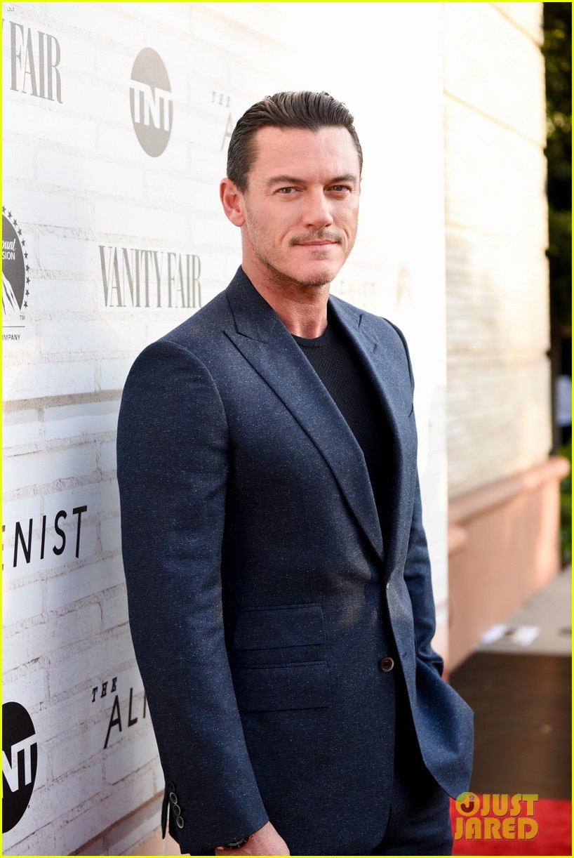 Luke Evans, Dakota Fanning, & Daniel Bruhl Promote 'The Alienist' at ...