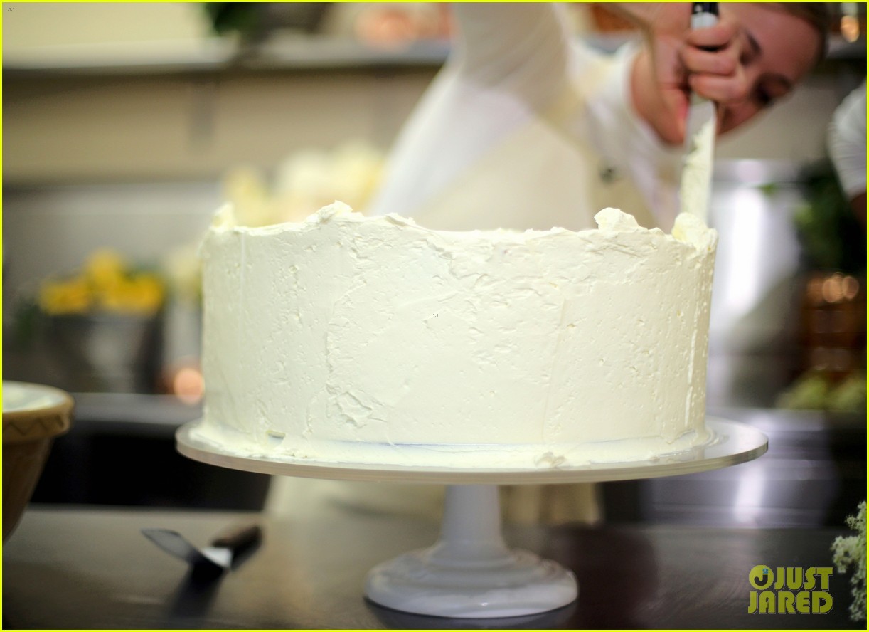 Prince Harry & Meghan Markle's Wedding Cake - See the Preparations ...