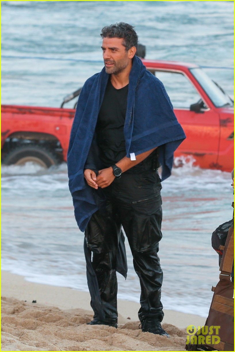 Charlie Hunnam & Oscar Isaac Wrap Filming 'Triple Frontier': Photo ...