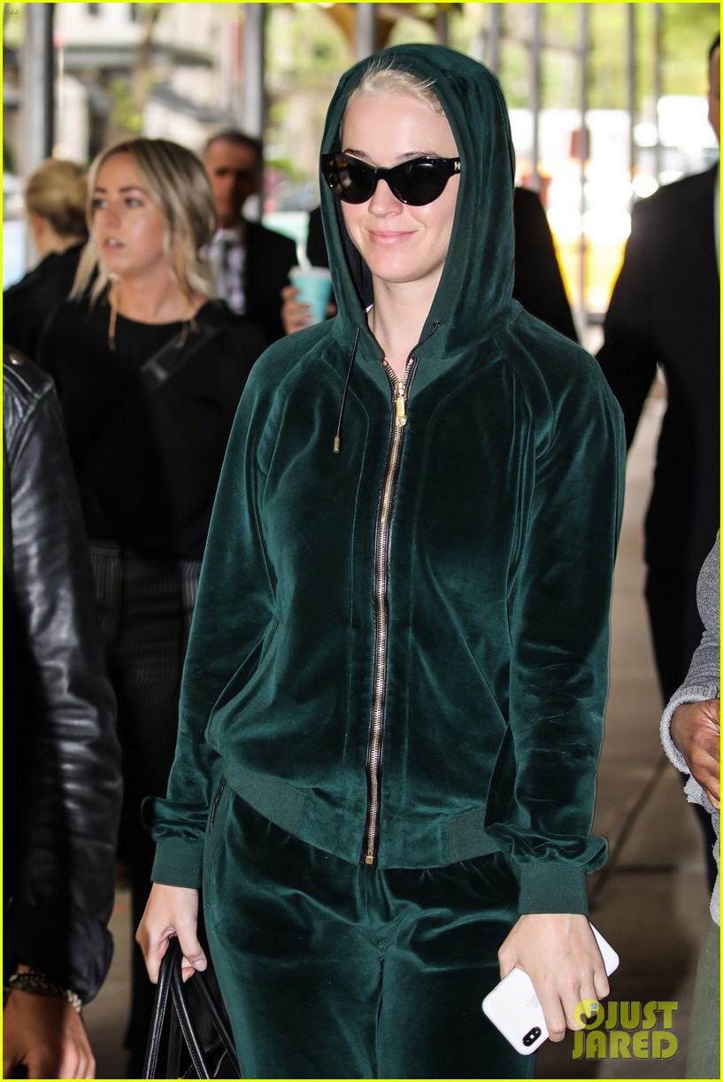 Katy Perry Crafts Perfect Response After Luke Bryan Jokes That She's ...