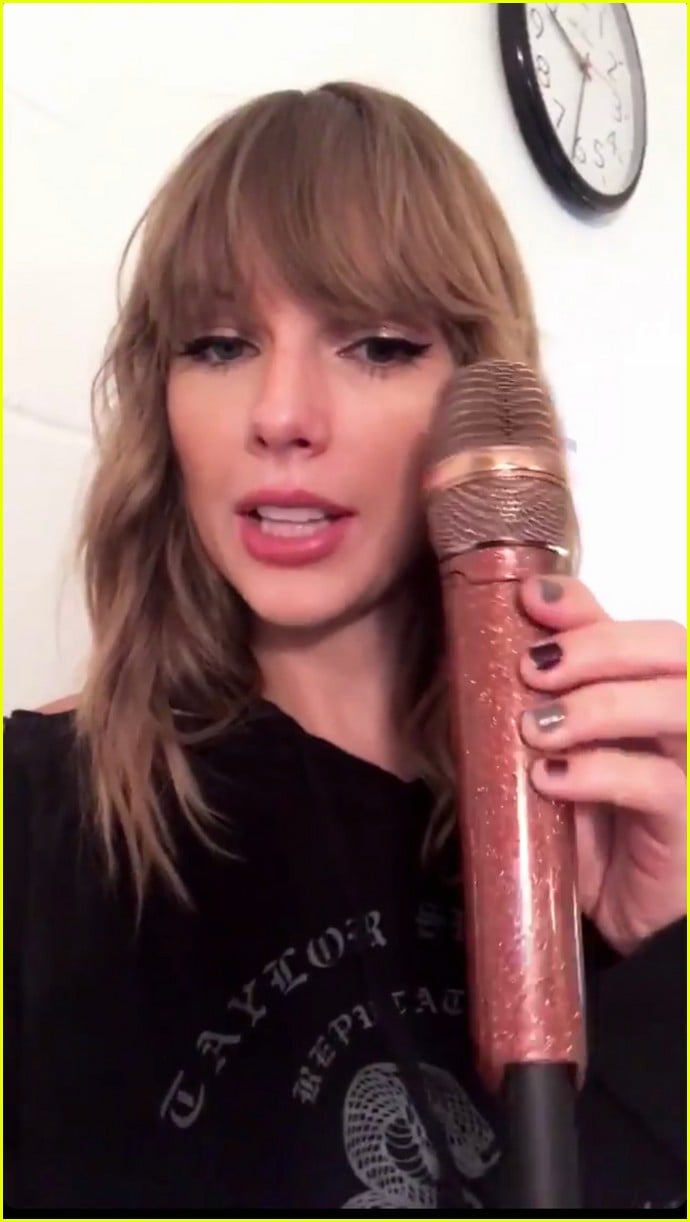 Taylor Swift Shows Off Her Microphones for 'reputation Tour': Photo ...