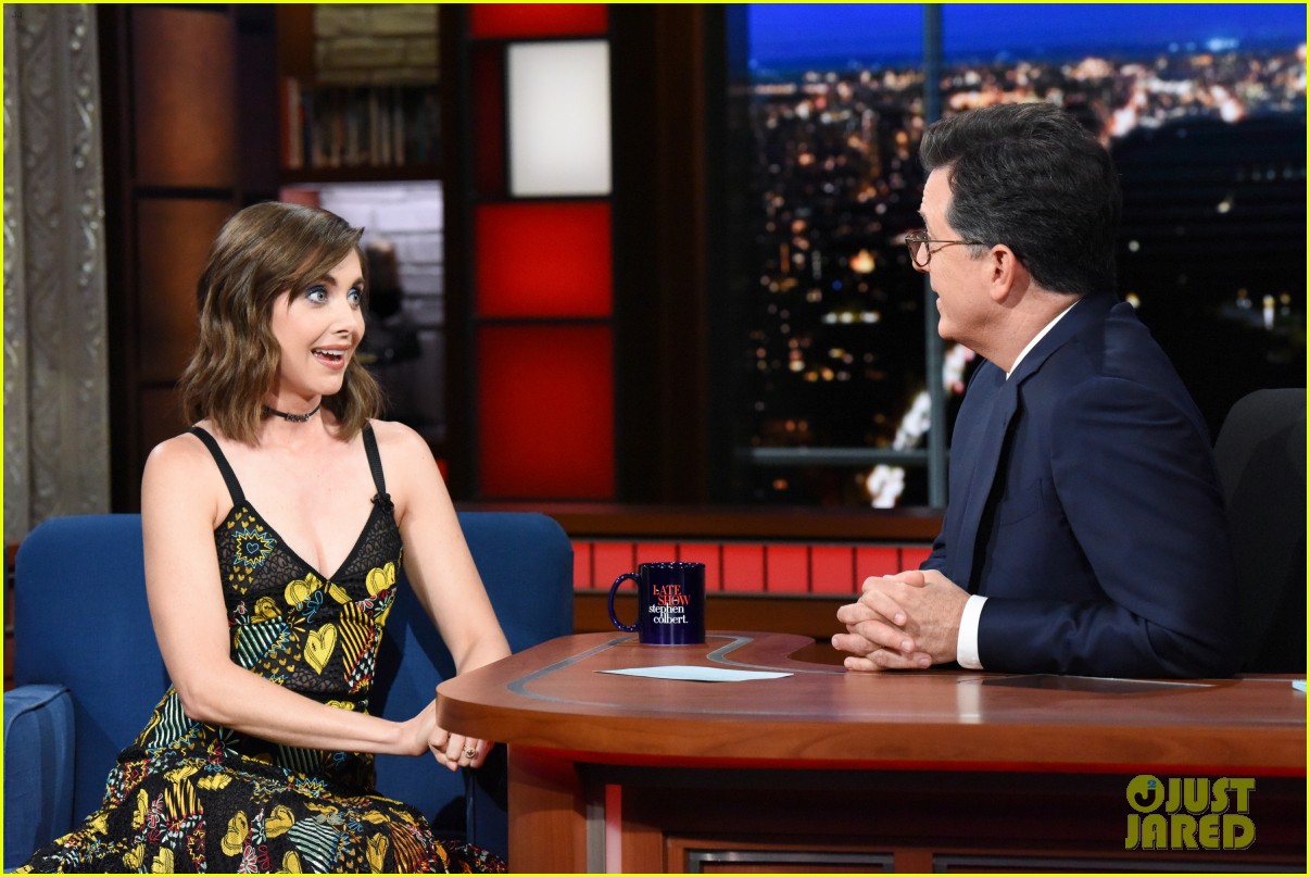 Alison Brie Reveals Her Sister Stole Seth Rogen's Phone at Golden ...