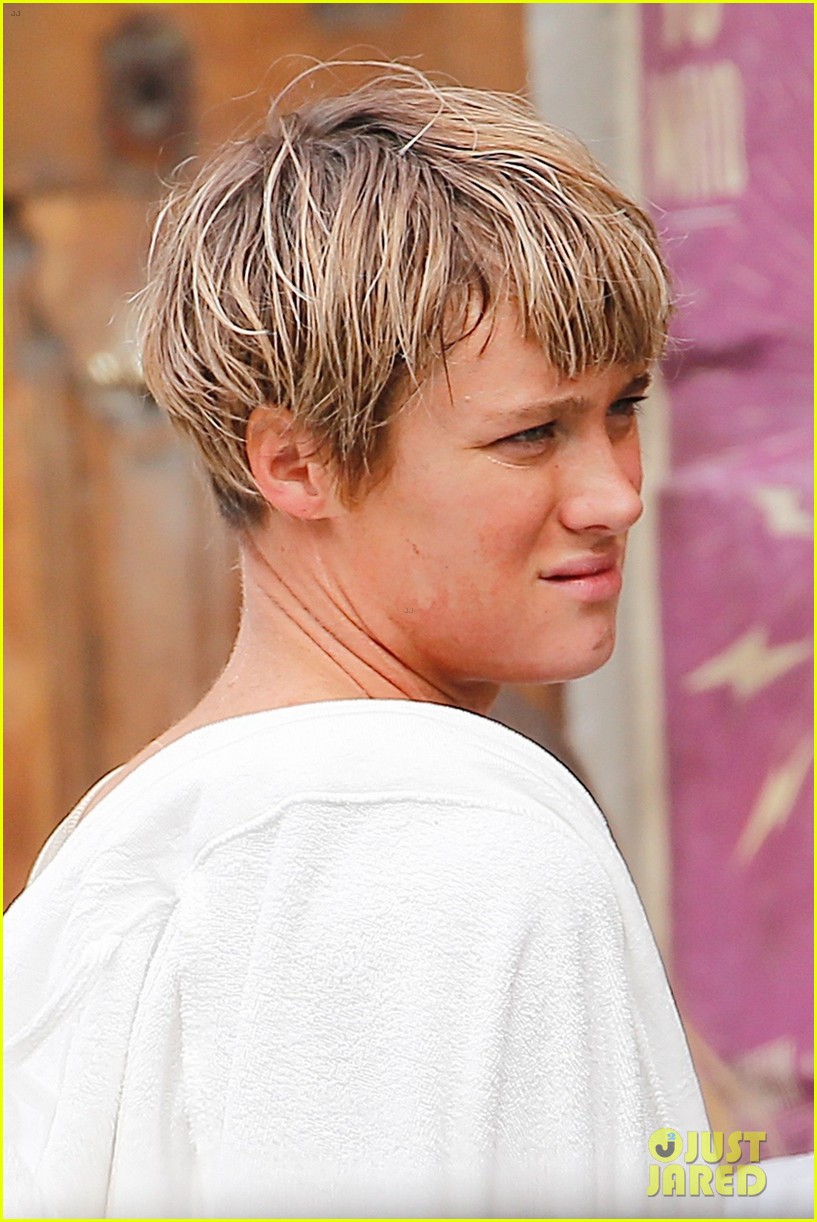 Mackenzie Davis on 'Terminator' Reboot Set - First Look Photos!: Photo ...