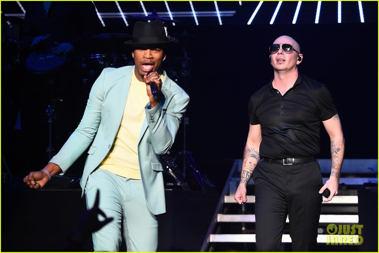 Enrique Iglesias, Ne-Yo, & More Perform at KTUphoria Concert: Photo ...