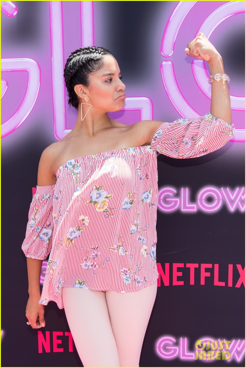 'Glow' Cast Celebrates Season 2 With 80's Takeover of Venice Beach ...