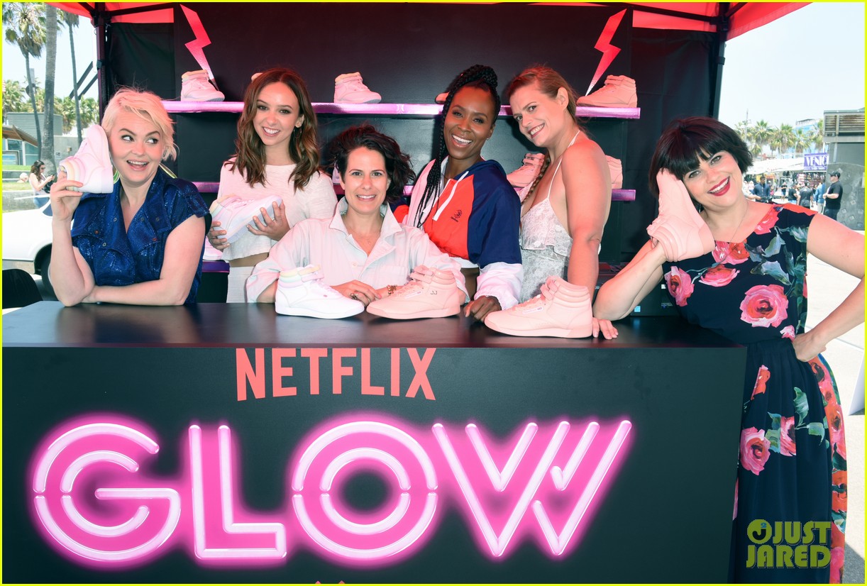 'Glow' Cast Celebrates Season 2 With 80's Takeover of Venice Beach ...