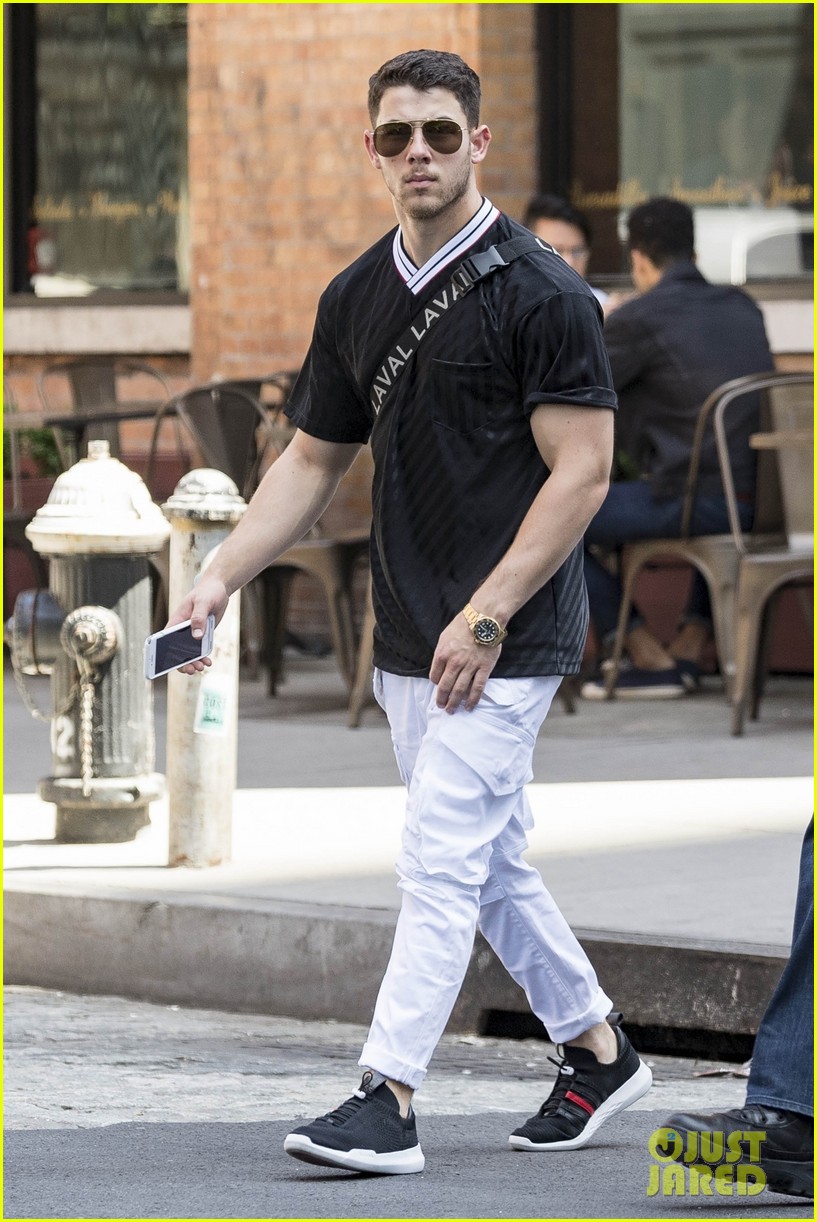 Priyanka Chopra & Nick Jonas Meet Up for NYC Dinner Date!: Photo ...