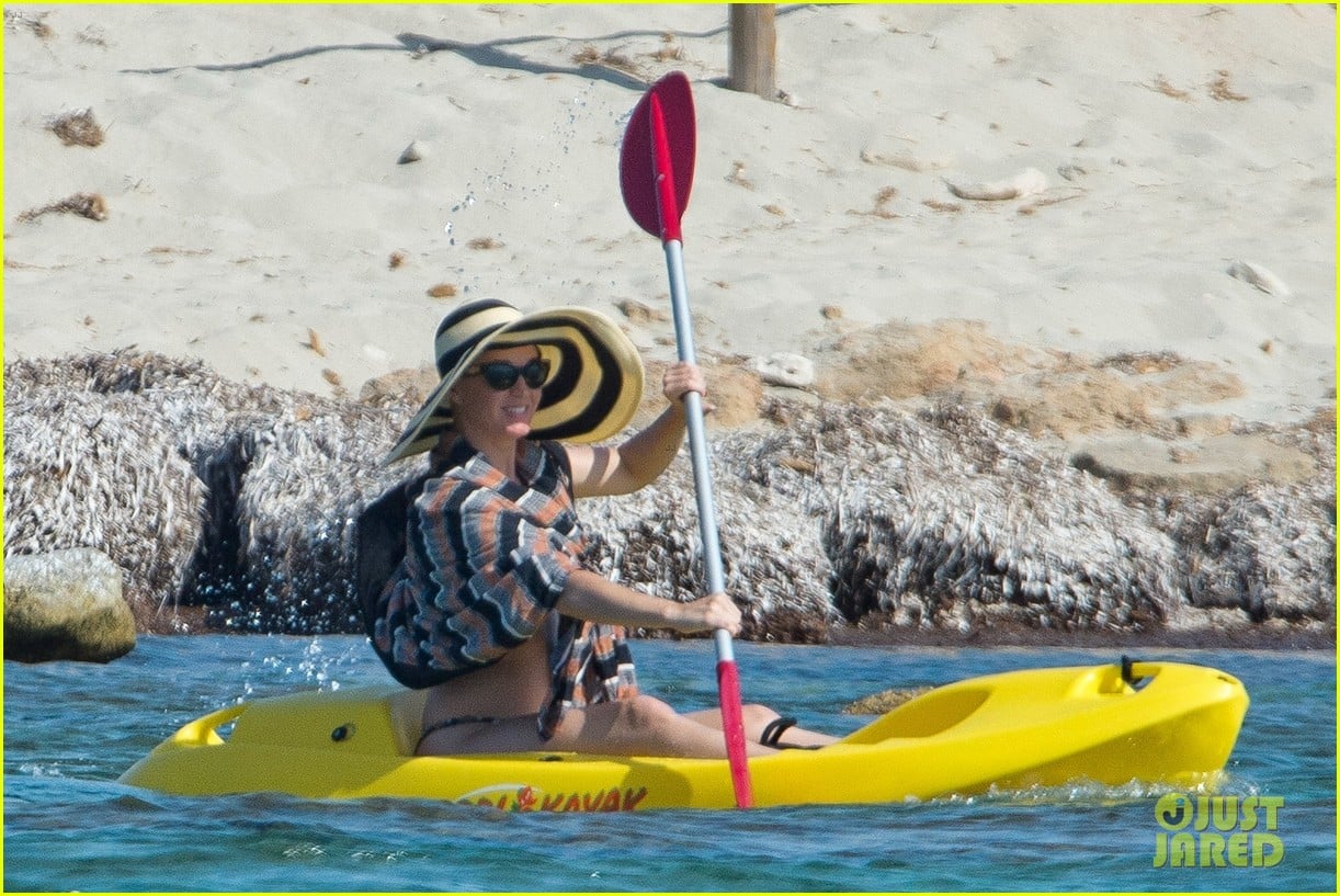 Katy Perry Hits the Beach in a Bikini in Spain!: Photo 4109309 | Bikini ...