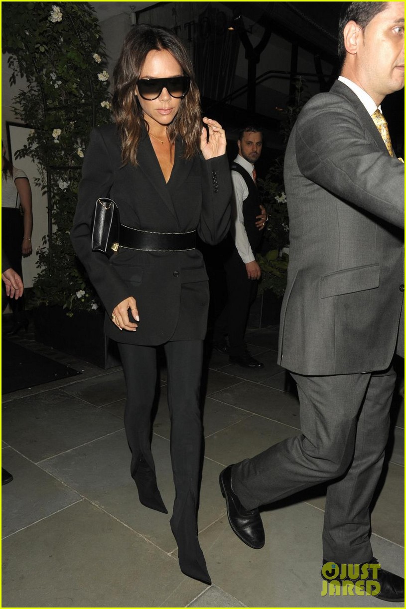 Victoria Beckham Rocks Sunglasses at Night in London: Photo 4101164 ...