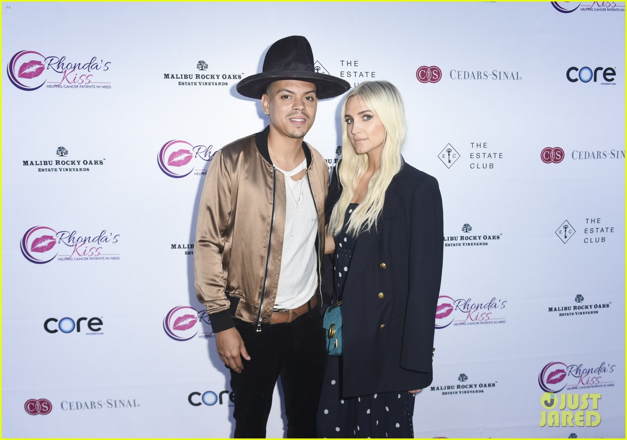 Ashlee Simpson Joins Husband Evan Ross for Performance at Charity ...