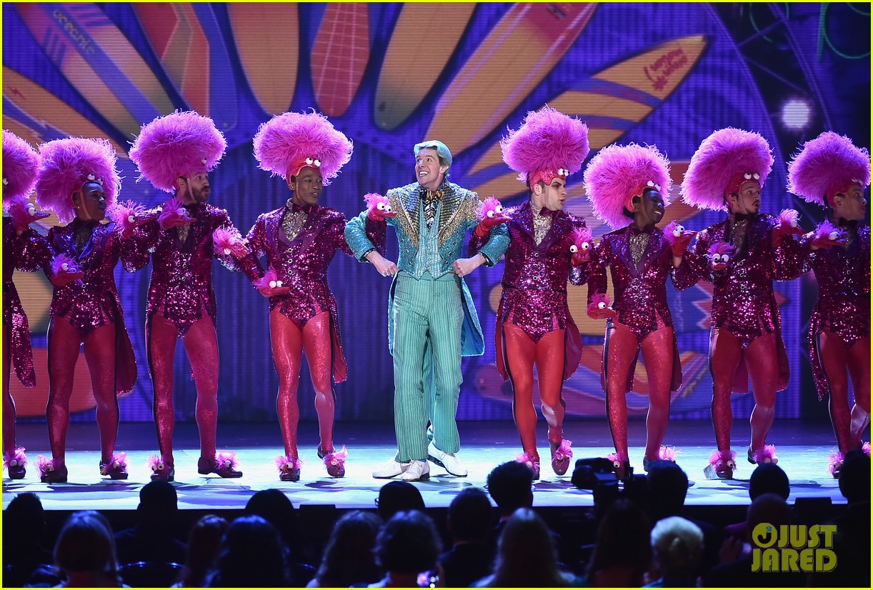 Broadway's 'SpongeBob' Stars Ethan Slater & Gavin Lee Perform at Tony ...