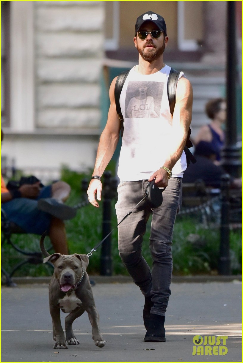 Justin Theroux Shows Off His Buff Biceps in NYC!: Photo 4108085 ...