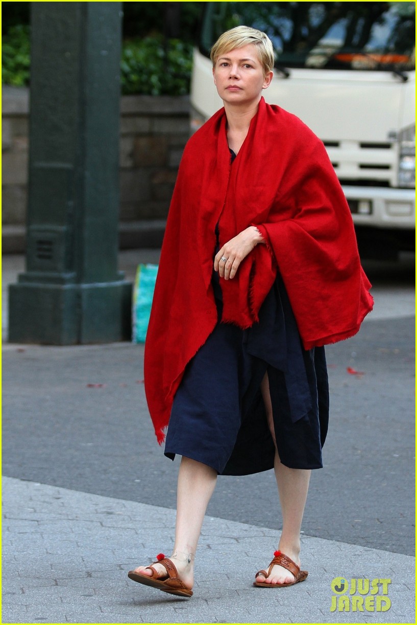 Michelle Williams Films 'After the Wedding' in NYC: Photo 4095783 ...