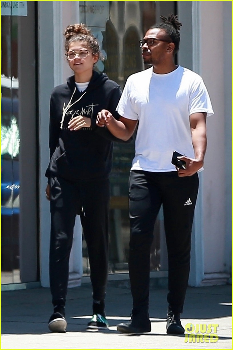 Zendaya is All Smiles While Shopping With Her Assistant Darnell Appling ...