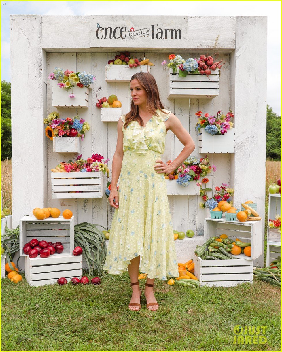 Jennifer Garner Hosts Once Upon a Farm Event!: Photo 4114694 | Jennifer ...