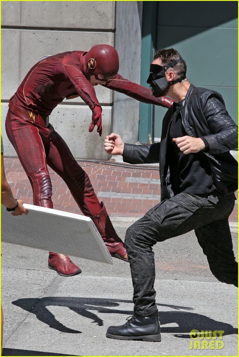 Grant Gustin Suits Up on 'The Flash' Set in Vancouver!: Photo 4116052 ...